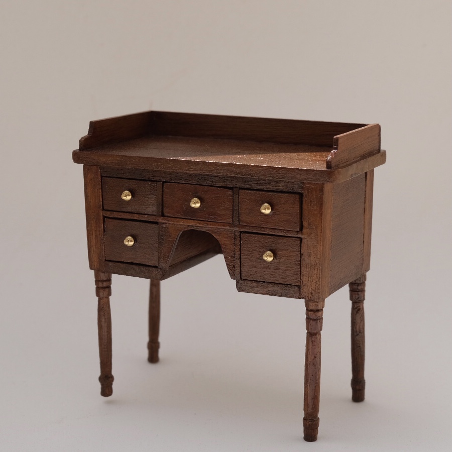 Handmade mahogany gentleman’s dressing table, with five working drawers ...